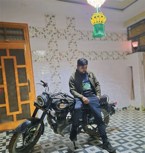 Saurabh Yadav 🖤 Instagram