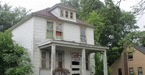 Marathon Pundit Photos Sign On Detroit Home Warns Of Crackheads