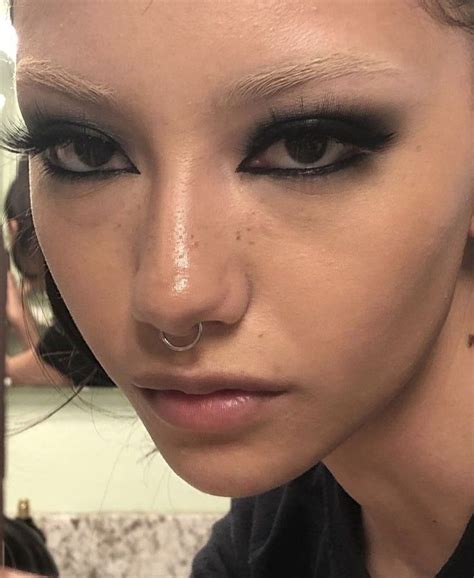 Pin On ᴄᴀᴍᴇʀᴀ ʀᴏʟʟ Edgy Makeup Dope Makeup Swag Makeup