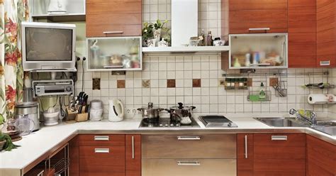 რას უსვამს ხელოსანი კარადას რომ სამზარეულოს ავეჯმა წლები გვემსახუროს