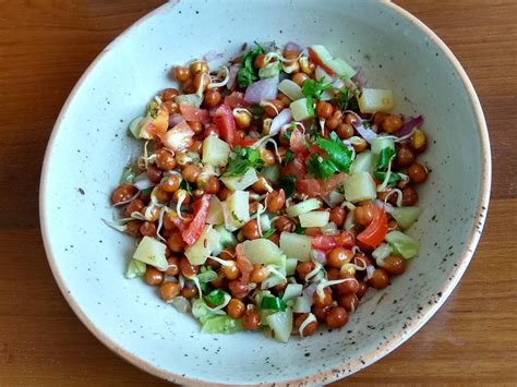 Sprouted Chickpeas Salad