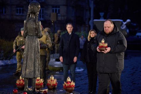 Участь Президента і першої леді у церемонії вшанування памяті жертв голодоморів в Україні