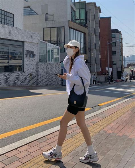 Pin By D On Korean Gurls Simple Casual Outfits Outfits With Hats