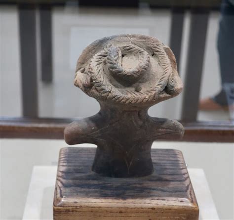 土偶ファイル No 0227 巳を戴く神子 どぐうぐる。