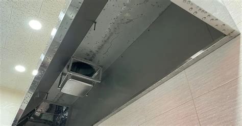 후드 청소 의뢰 드렸는데 너무 만족스럽습니다 기름이 너무 많이 껴있어서 이게될까 했는데 정말 새것처럼 깨끗해졌네요 추천