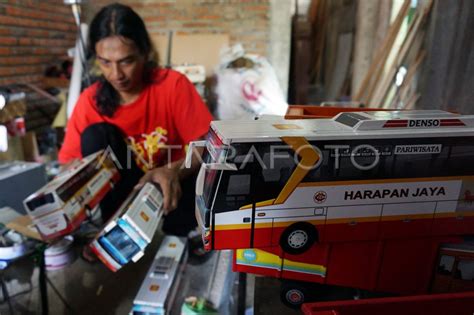 Miniature Bus Craft Antara Foto