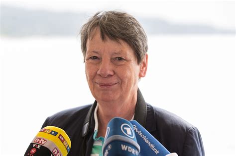 Env min Hendricks: "Nothing less than transforming our society" | Clean ...
