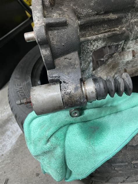Seized Slave Cylinder : r/MechanicAdvice