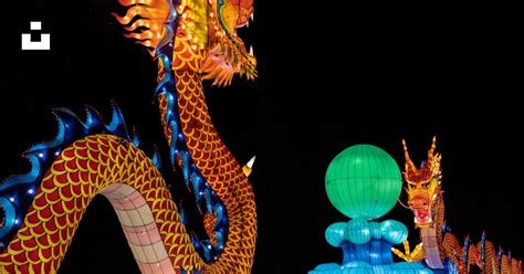 주황색과 파란색 조명 용 동상 사진 Unsplash의 무료 용 이미지