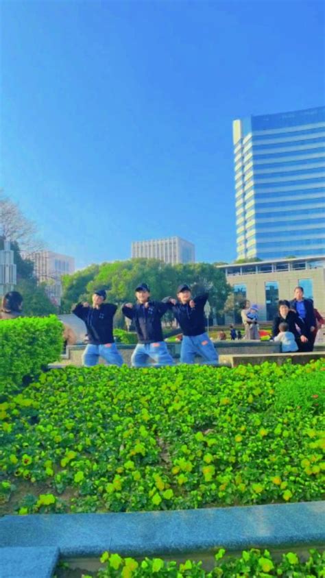 你们喜欢的镜面变装来啦 好帅呦变装 好帅呦变装挑战 完美身材变装挑战 三胞胎天之文 三胞胎 天之文 Tzwarmy Atzwkp Gang 0 Instagram