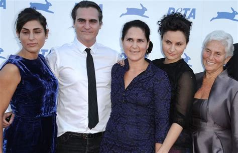 Jodean Bottom Bio All To Know About Joaquin And River Phoenixs Sister