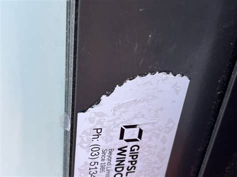 알루미늄 창문에 오래된 플라스틱 스티커 떼는 법 지식in