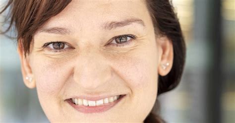 Sarah Dobbe In Markant ‘minder Administratie Betere Beloning Meer