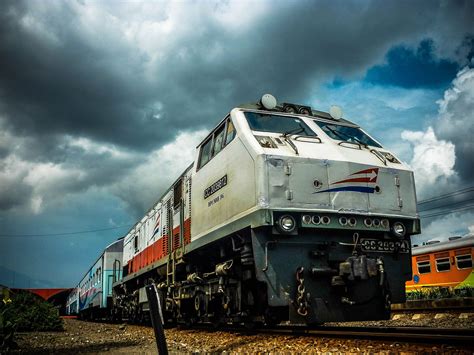 Wallpaper Kereta Api Indonesia Hd 55 Koleksi Gambar