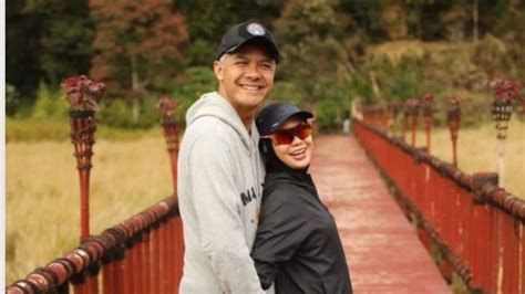 Biodata dan Foto-foto Siti Atiqoh, Istri Capres 2024 Pendamping Ganjar ...