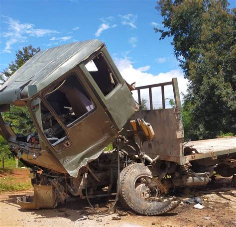 မုံရွာမှ မန္တလေးသို့ အကျဉ်းသားများ ပို့ဆောင်ရန် လာကြိုသည့် စစ်ကားများ မိုင်းဆွဲ တိုက်ခိုက်ခံရပ