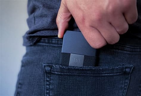 Ekster Vs Ridge Which Wallet Should You T For The Holidays My