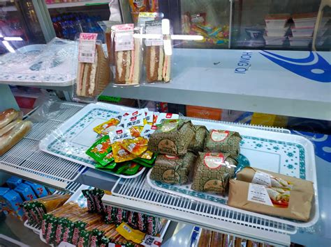 Сургуулийн орчинд хадгалах болон хэрэглэх хугацаа хэтэрсэн хүнсний бүтээгдэхүүн худалдаалсан 215