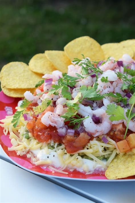 Smaskelismaskens Nachodipp med vitlöksost avokado och räkor