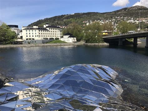 Diffraction Of Waves Around Obstacle Adventures In Oceanography And Teaching