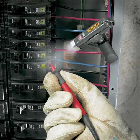 Fluke Voltage Detector With Flashlight 40 To 300v Ac Lvd1 Shop Online At Best Price In Uae