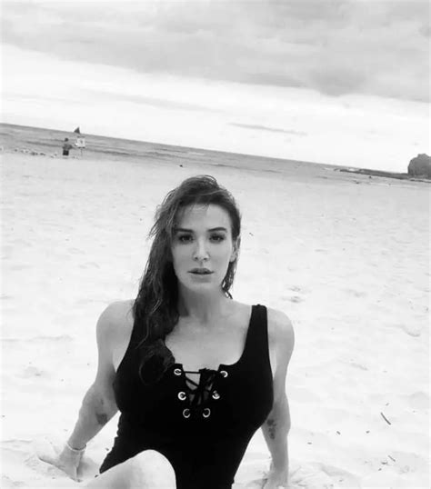50 Poppy Montgomery Hot And Sexy Bikini Pictures Livinlavidalowcarb