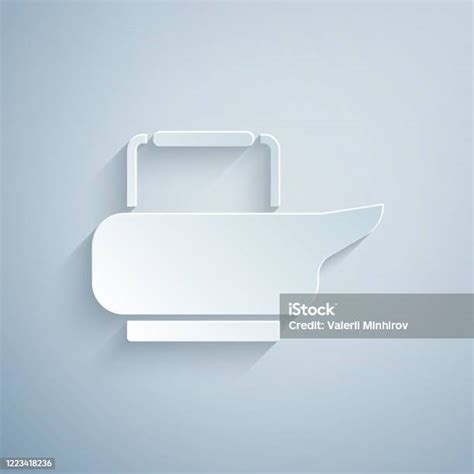 회색 배경에 격리 된 종이 잘라 Bedpan 아이콘 침대에 누워 환자를위한 화장실 종이 아트 스타일입니다 벡터 일러스트레이션 3차원 형태에 대한 스톡 벡터 아트 및 기타