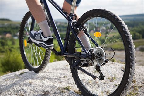 산악 자전거입니다 스포츠 그리고 건강 한 생활입니다 익 스 트림 스포츠입니다 산악 자전거 그리고 남자입니다 라이프 스타일 야외 극단적인 스포츠 건강한 생활방식에 대한 스톡