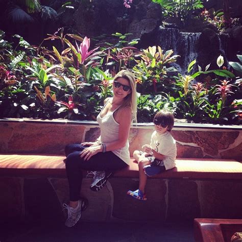 Mari Alexandre Passeia Pela Disney Ao Lado Do Filho Ofuxico