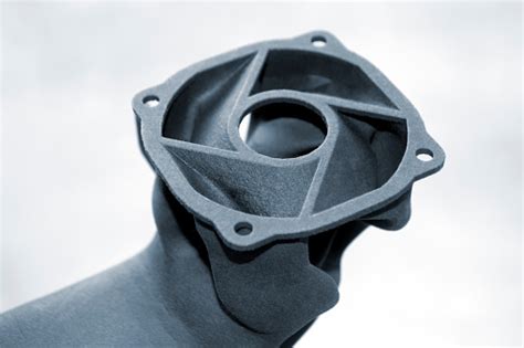 분말 산업용 3d 프린터에 인쇄된 물체를 들고 있는 사람 3차원 인쇄에 대한 스톡 사진 및 기타 이미지 3차원 인쇄 3차원 형태 가루눈 Istock