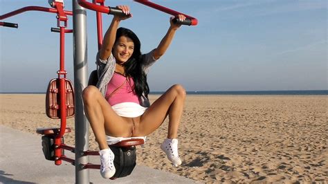 Free Flashing On The Beach Porn Videos Xhamster