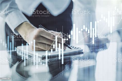 배경 은행 및 회계 개념에 메모장에 손으로 쓰는 추상적 금융 다이어그램의 멀티 노출 거래자에 대한 스톡 사진 및 기타 이미지 거래자 경제 그래프 Istock