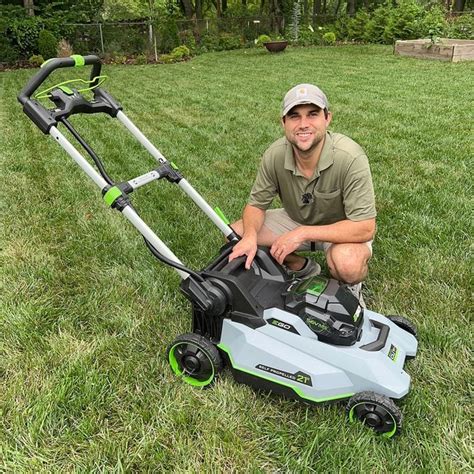 Self-Propelled vs. Push Mower: Choosing the Right Lawn Mower