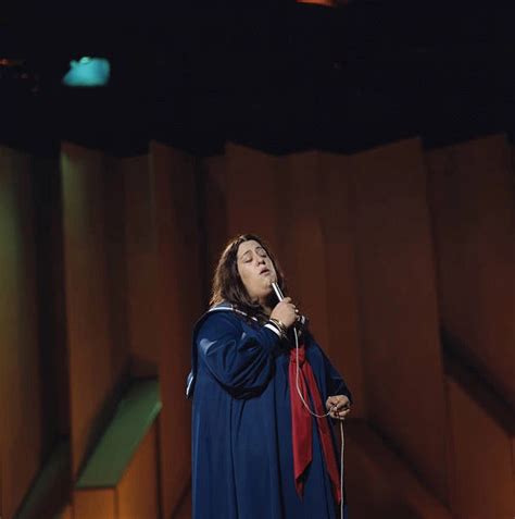 Mama Cass Elliot Singing Into A Microphone During A Concert Old Music Photo 900 Picclick Au