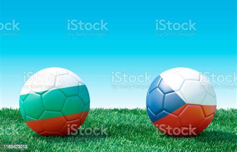 녹색 잔디에 깃발 색상에 두 축구 공 불가리아와 체코 그룹 A 0명에 대한 스톡 사진 및 기타 이미지 0명 2020년 3