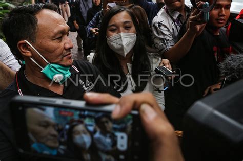 Pemeriksaan Virly Virginia | ANTARA Foto