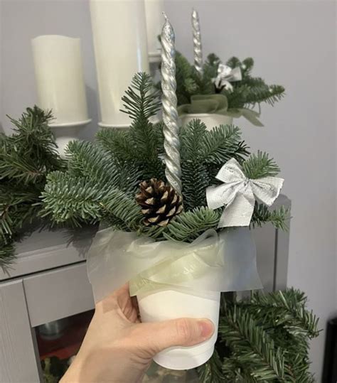 Новогодняя композиция в крафтовом стаканчике Рождественские цветочные композиции