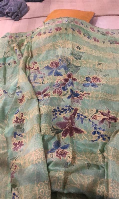 Kain Batik Sutra Dg Selendangnya Fesyen Wanita Pakaian Wanita Lainnya Di Carousell