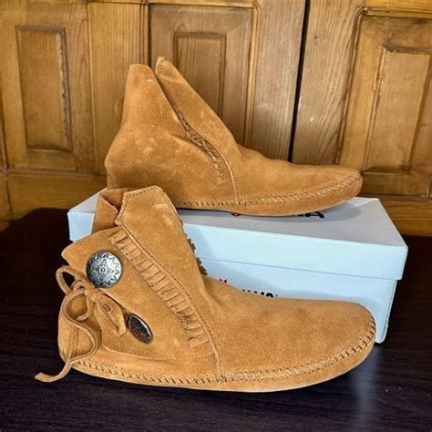 Minnetonka Two Button Softsole Boots Size 9 Minnetonka Boots Buttons