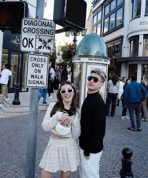 តារាហាយសូរ ទៅដល់អាមេរិកភ្លាម គង់ ចាន់ស្រីមុំ តែងខ្លួនគ្រប់ឈុត សុទ្ធប្រ៊េនៗតម្លៃរាប់ពាន់ដុល្លារ