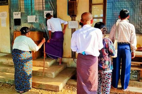 မင်းလှမြို့၌ အငြိမ်းစားဝန်ထမ်းများအား ပင်စင်လစာငွေများ ပုံမှန်ထုတ်ပေး Information And Public