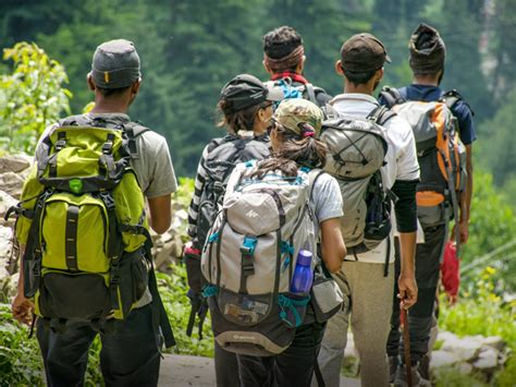 Tips Aman Saat Mendaki Gunung di Musim Hujan | SUPERLIVE