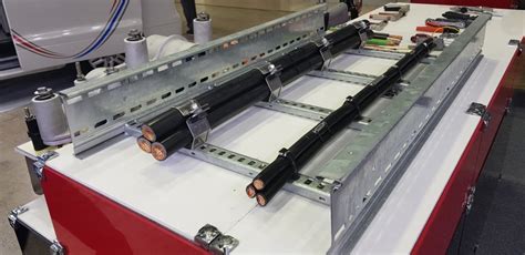 부스바 버스바 Bus Bar 라고도 하죠 배선 덕트 전등 덕트 플로어덕트 소개 분전반 배전반 용 필름히터 자동차용 버스바 동바