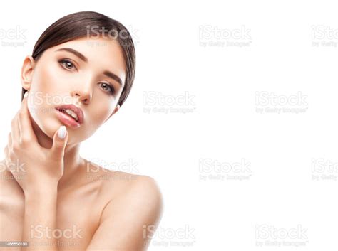 건강한 깨끗한 피부와 아름다운 메이크업을 가진 매력적인 소녀의 초상화 미용 미용 및 메이크업 컨셉 18 19세에 대한 스톡 사진