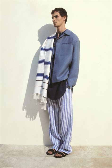 이탈리안의 여유로움 로로피아나 2023 리조트 컬렉션 스타패션