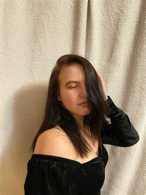 Трахается с чужими парнями Пусть все узнают какая ты бл дь По заслугам ты ещё получишь