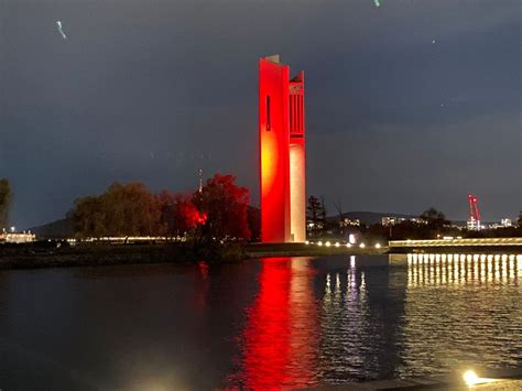 მსოფლიო ქალაქები საქართველოს დროშის ფერებში [ფოტოები] ტაბულა