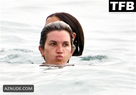 Ashley Roberts Sexy Seen Flaunting Her Hot Bikini Body At The Beach In