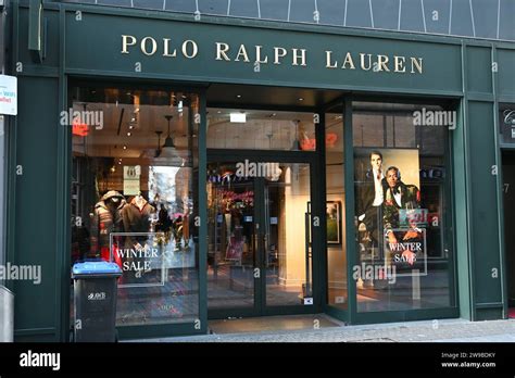 Logo, Schriftzug des Textilunternehmen Polo Ralph Lauren an einer ...