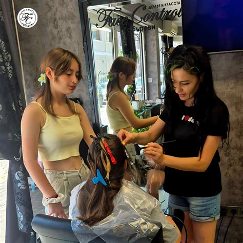 Facecontrol ХРАНИ ПОМАГАЩИ НИ В БОРБАТА С ЦЕЛУЛИТА Целулитът е сигурно кошмарът на почти всяка